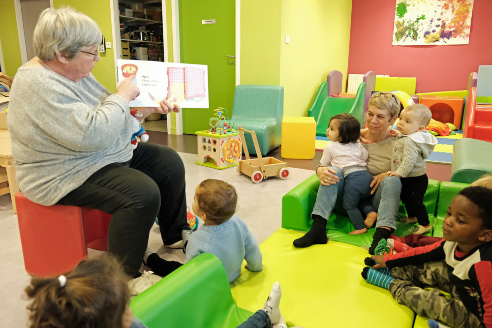 Assistantes maternelles : 5 bonnes raisons de choisir la crèche ...